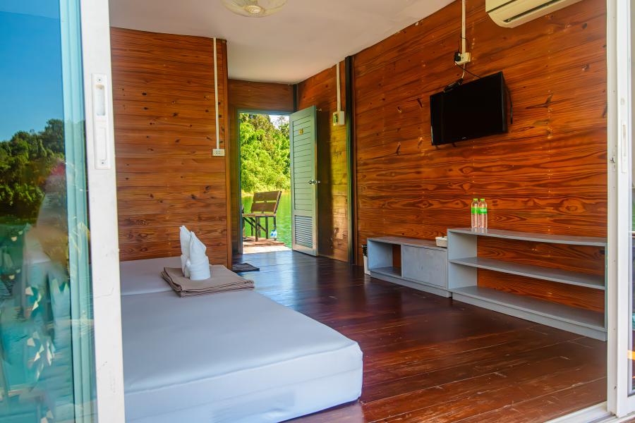 3-days/2-nights private tour on Cheow Lan Lake